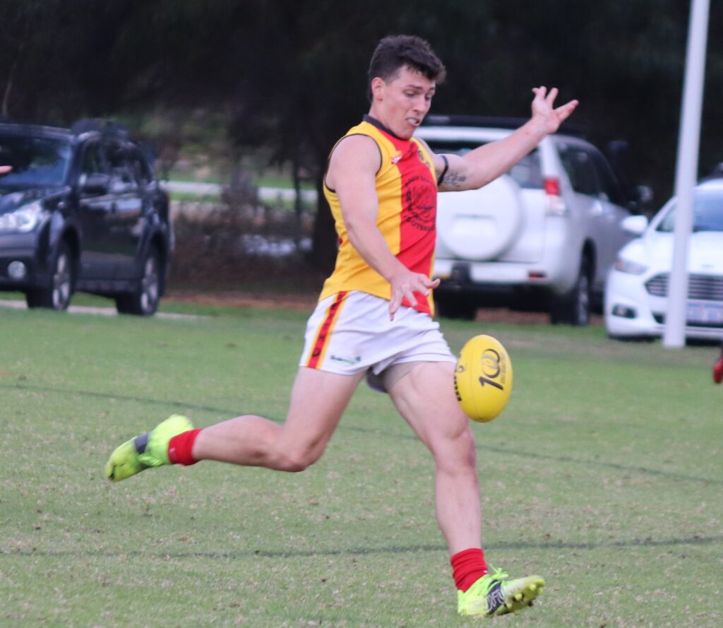 Veterans inspire Beach win – North Beach Football Club